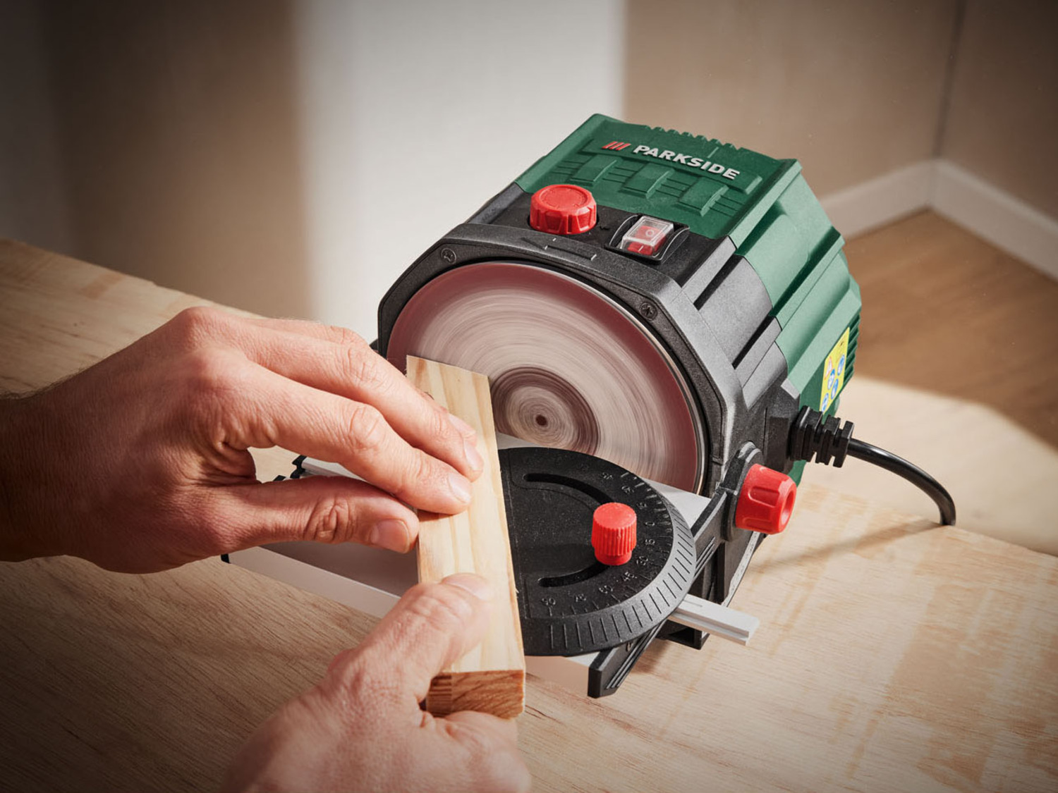 PARKSIDE® Ponceuse à disque PTSG 140 D2, 6 papiers abr…