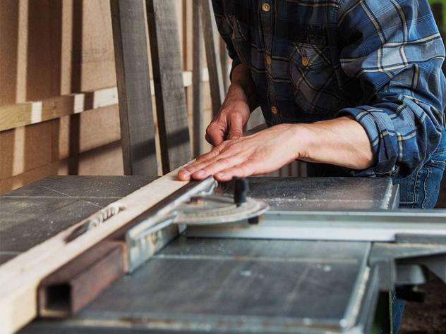 Scier le bois correctement